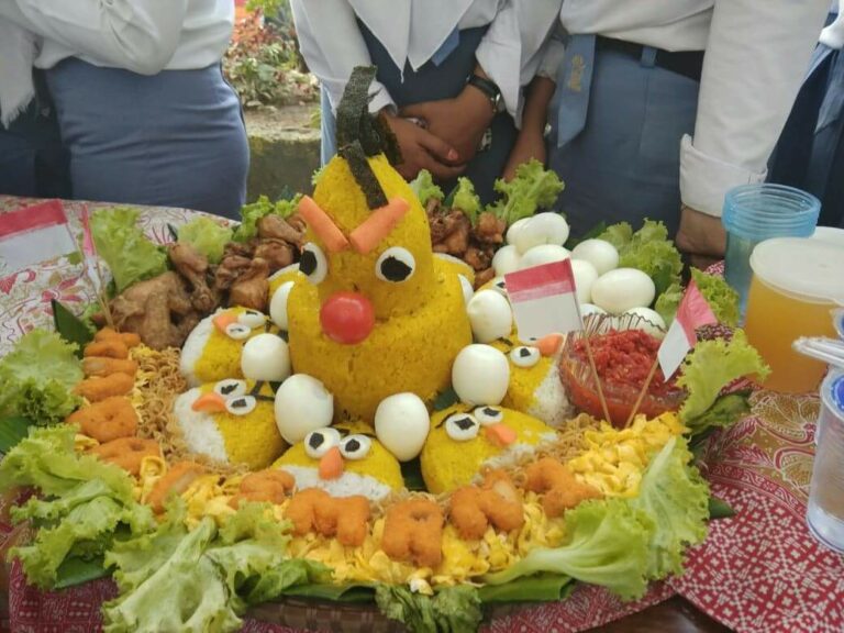 Lomba Kreasi Tumpeng Siswa Hut RI - SMAN 1 Kotabumi